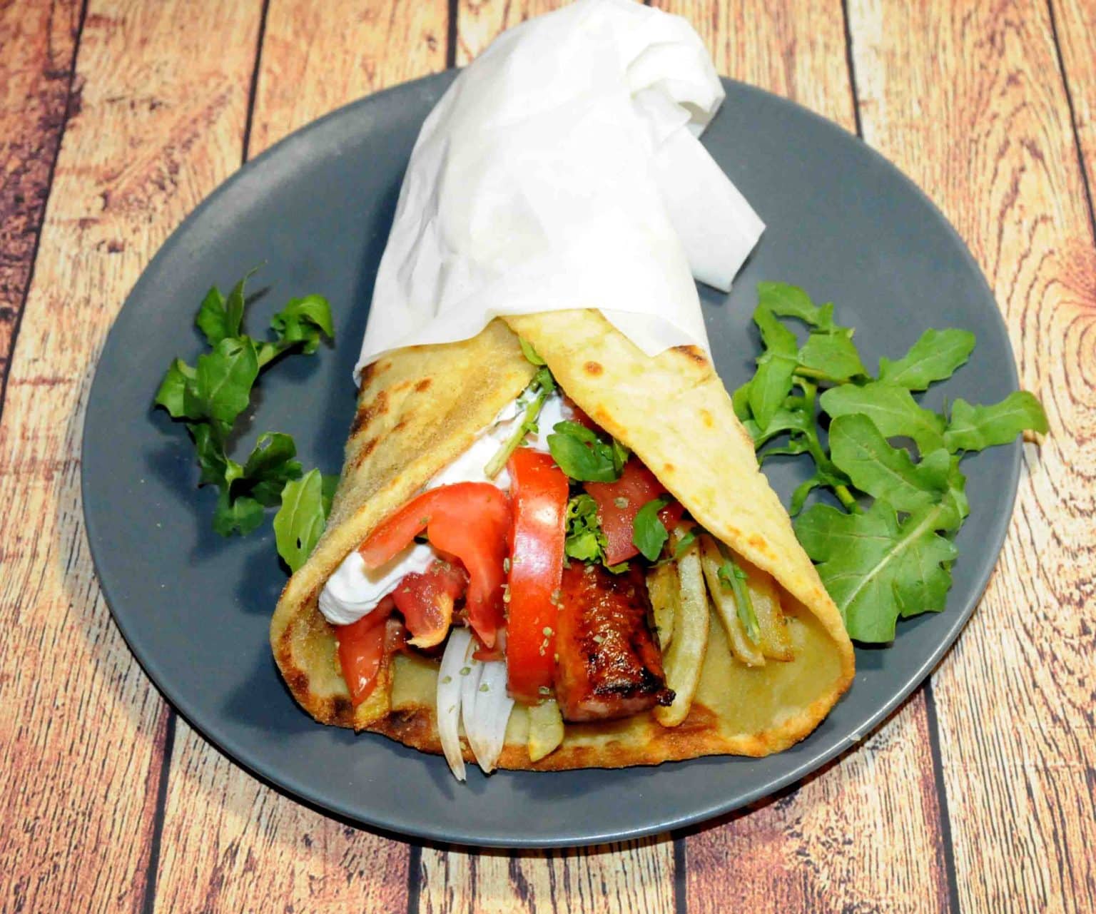 Σουβλάκι με χωριάτικο λουκάνικο — παραδοσιακή γεύση. Της Κατερινας οι ...